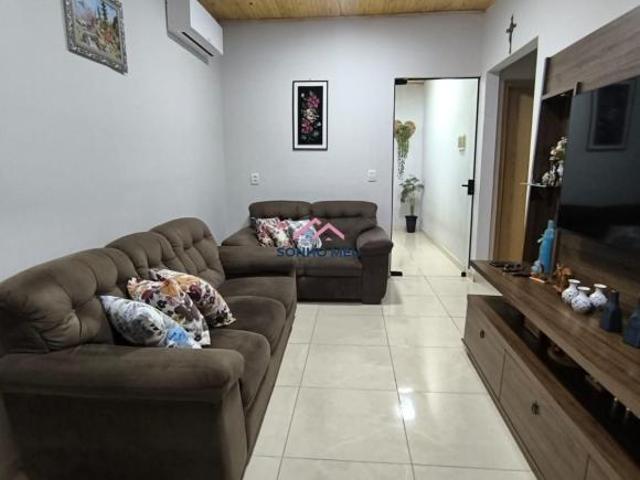 Boa localização, casa da frente sala, cozinha, 2 dormitorios, um banheiro social, casa do fundo sala