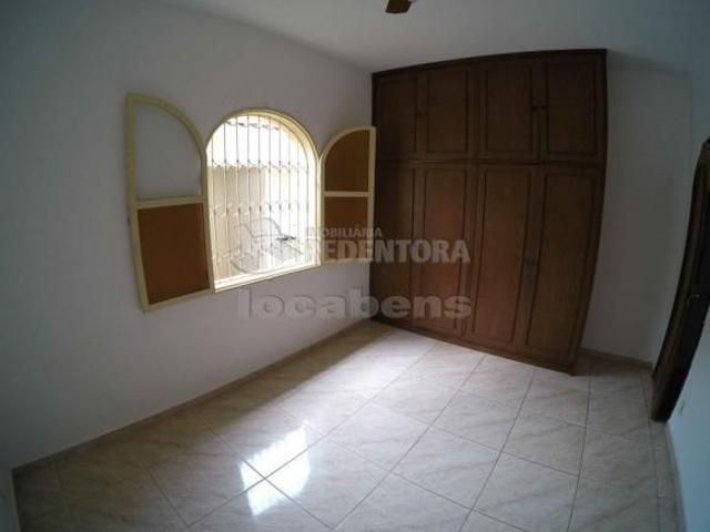 Boa Vista Casa em bom local, boa para renda, 236 m² de construção, alugada, boa para renda