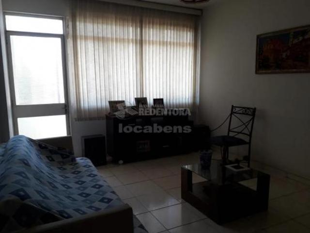 Boa Vista Apartamento Residencial com 03 dormitórios e 01 vaga de garagem