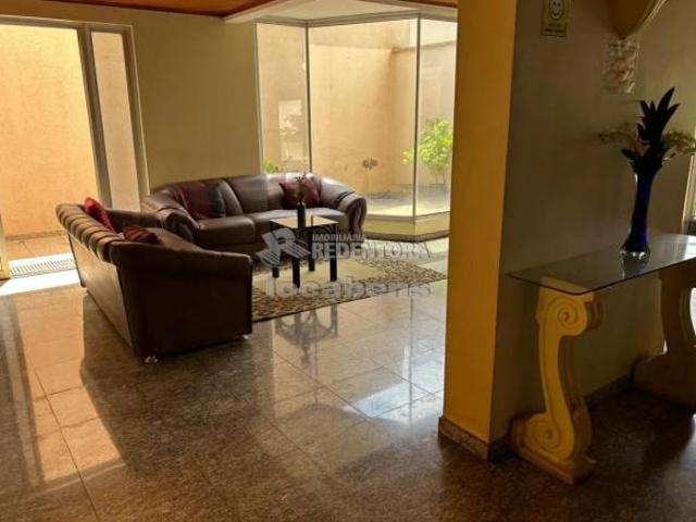 Boa Vista / Edifício Scalon Giroldo Apartamento de 3 dormitórios com sacadas e sala com sacada