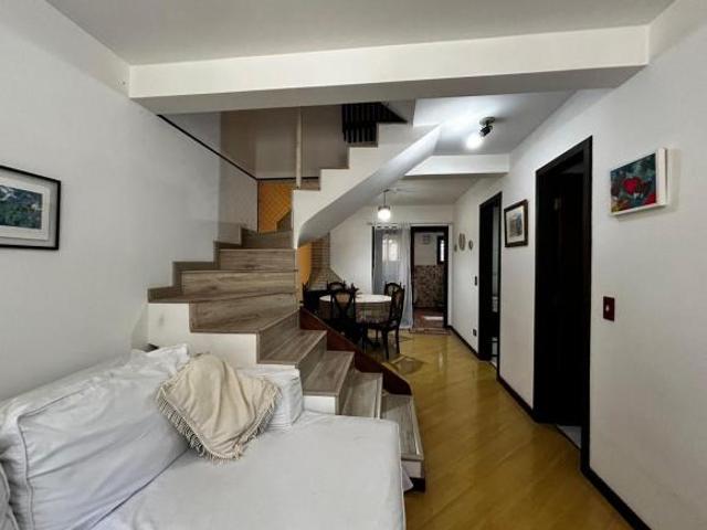 Boa Vista | Sobrado 124m² | 3 Quartos c/ Suíte e Closet | Ático | 2 Vagas | Semi Mobiliado