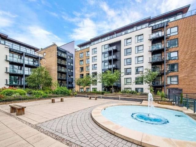 Boardwalk Place, Canary Wharf, Blackwall Way, London E14, 2 bed flat to rent, £2,773 pcm | PrimeLocation
