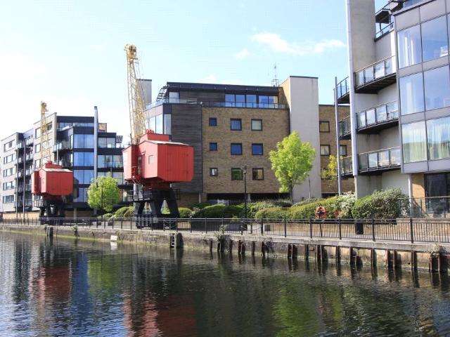 boardwalk place, canary wharf, e14