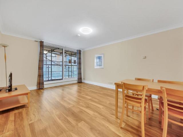 Boardwalk Place, Canary Wharf, E14 1 bed flat to rent £2,000 pcm £462 pw