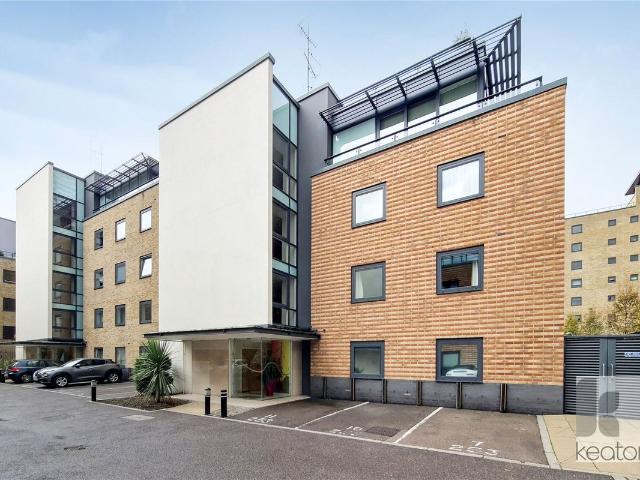 Boardwalk Place, Canary Wharf, London E14, 2 bed flat to rent, £2,500 pcm | PrimeLocation