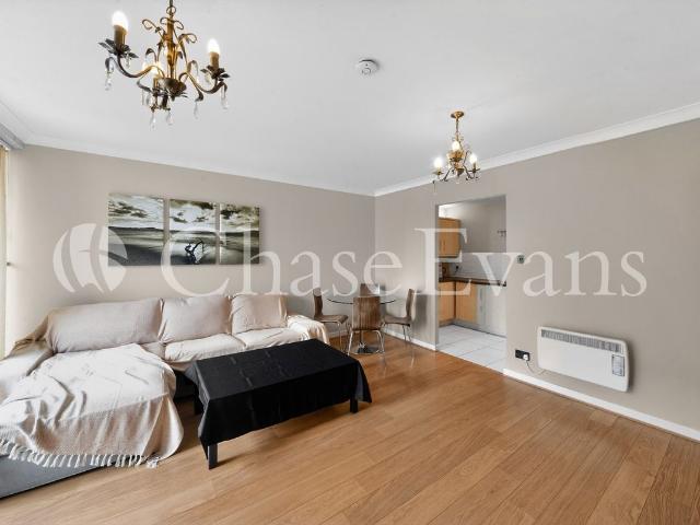 Boardwalk Place, Canary Wharf, London E14, 2 bed flat to rent, £2,700 pcm | PrimeLocation