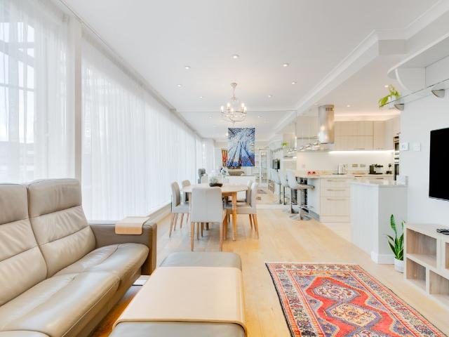 Boardwalk Place E14, 3 bed flat to rent, £3,750 pcm | PrimeLocation
