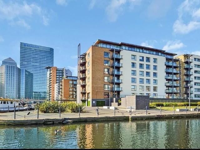 Boardwalk Place, London E14, 2 bed flat to rent, £2,750 pcm | PrimeLocation