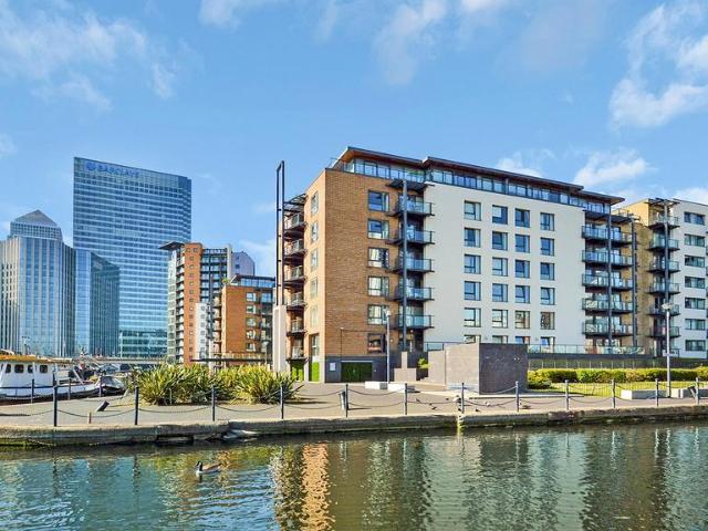Boardwalk Place, London E14 3 bed apartment to rent £3,250 pcm £750 pw
