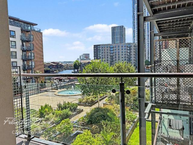 Boardwalk Place, London 2 bed apartment to rent £2,700 pcm £623 pw