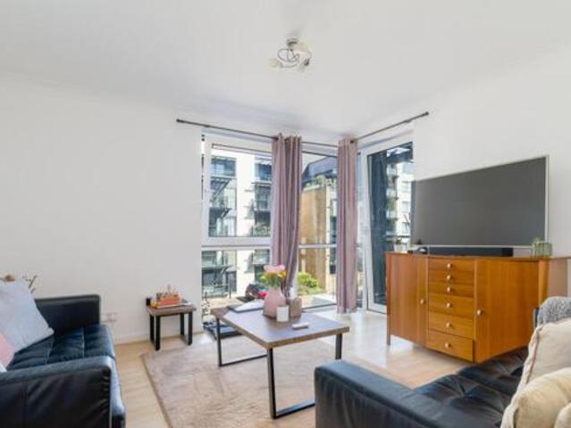 Boardwalk Place, London, 2 Bedroom Flat
