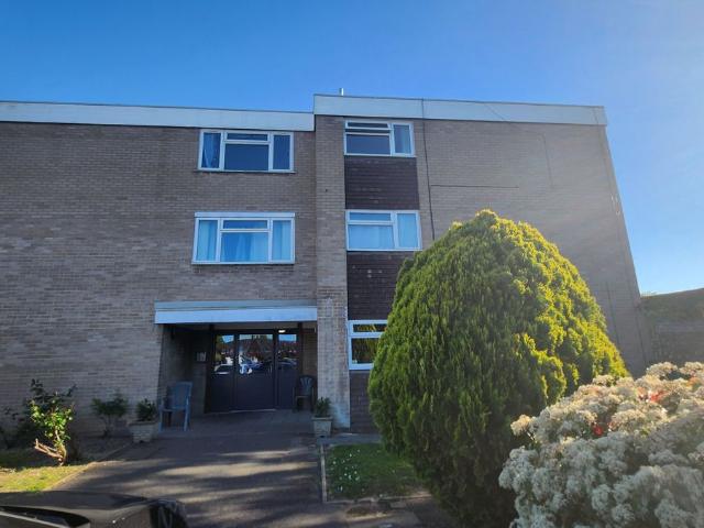Boarlands Close, Slough SL1, 2 bed flat to rent, £1,400 pcm | PrimeLocation