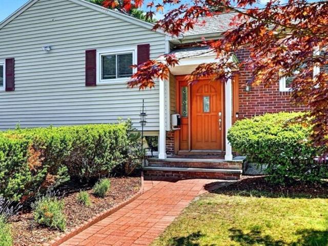 Bobolink Rd, Wellesley, Home For Sale