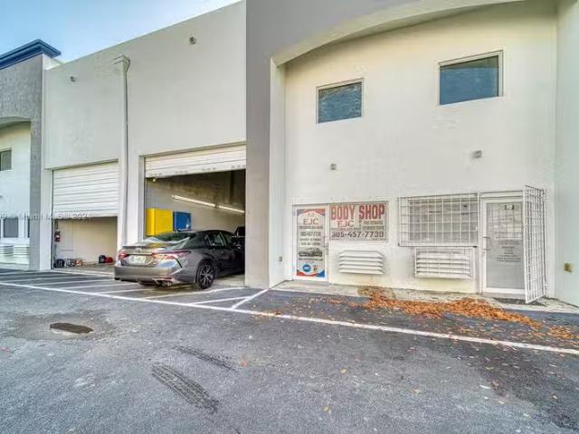 Bodyshop For Sale in Princeton Homestead, Homestead, FL 33032.