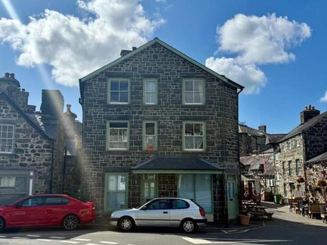 Bodarran, Smithfield Square, 4 Bedroom Maisonette