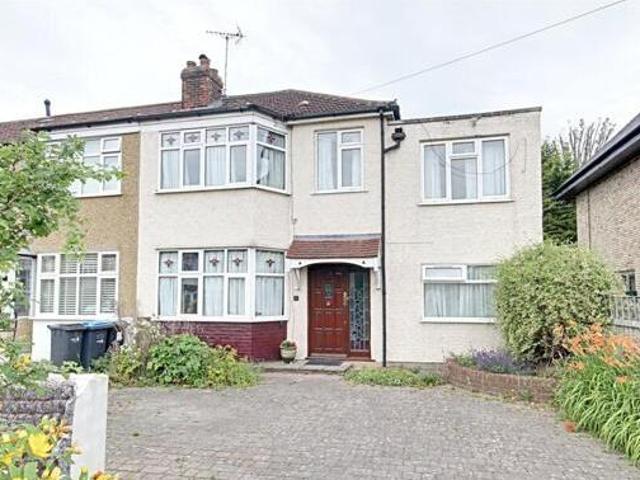 Bodiam Close, Enfield, 4 Bedroom End