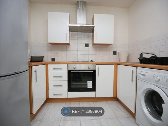 Bodiam Hall, Coventry CV1, 2 bed flat to rent, £1,100 pcm | PrimeLocation