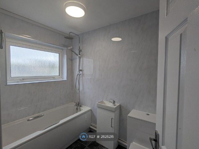 Bodmin Court, Mansfield NG18, 2 bed flat to rent, £650 pcm | PrimeLocation
