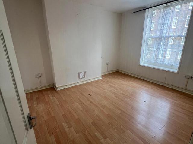 Bodney Road, London, E8 3 bed apartment to rent £2,800 pcm £646 pw