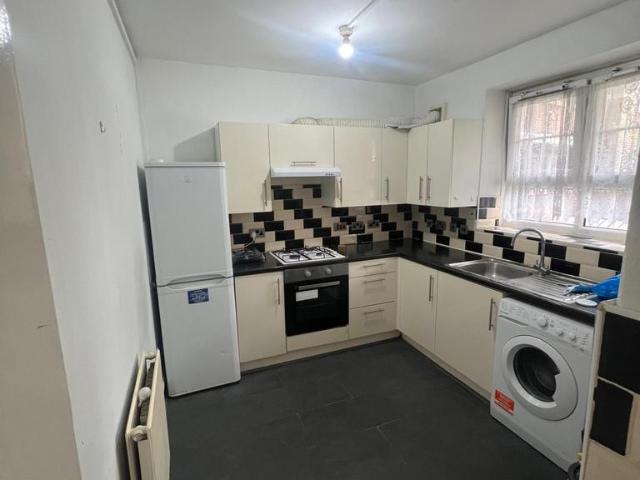 Bodney Road, London, E8 3 bed apartment to rent £2,800 pcm £646 pw