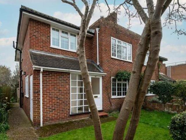 Boileau Road, Castelnau, 2 Bedroom Maisonette