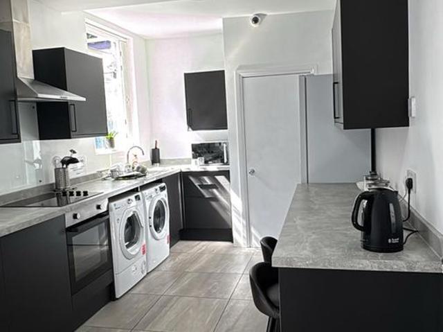 Bolton BL1, Room to rent, £650 pcm | PrimeLocation