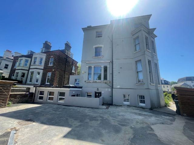 Bolton Road, Eastbourne BN21, 1 bed flat to rent, £950 pcm | PrimeLocation