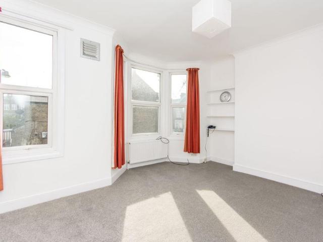 Bolton Road, NW10, Harlesden, London. 1 bed flat to rent £1,600 pcm £369 pw