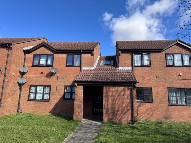 Boltons Lane, Harlington, Hayes UB3, 1 bed flat to rent, £1,300 pcm | PrimeLocation