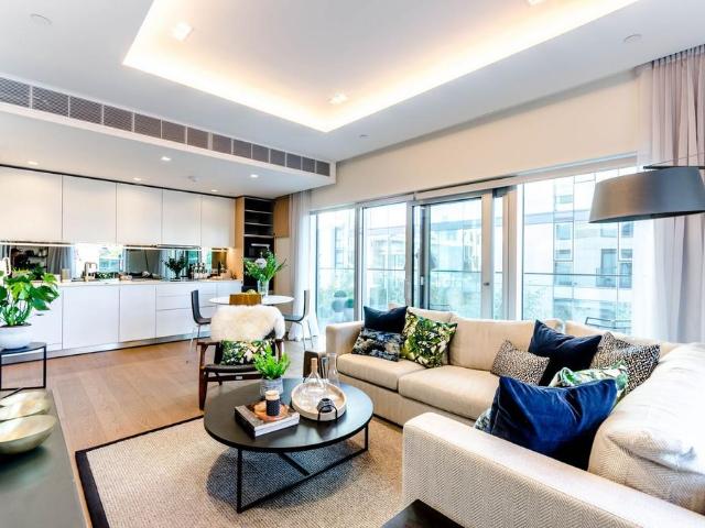 Bolander Grove, Earls Court, London, SW6 3 bed flat to rent £6,067 pcm £1,400 pw
