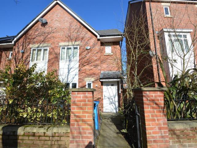Bold Street, Manchester M15 3 bed house to rent £1,860 pcm £429 pw