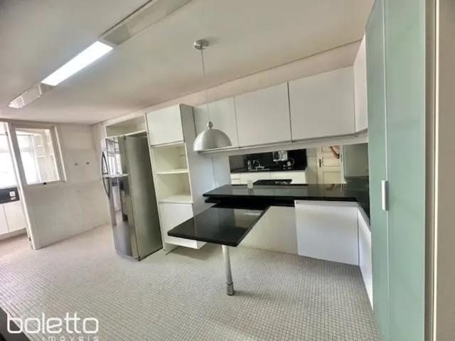 Boletto Imóveis aluga belíssimo apartamento 3 dormitórios, localizado no Bairro