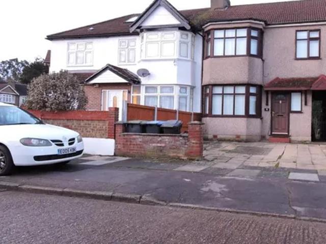 Boleyn Avenue, Enfield Highway, London, EN1 4HS, United Kingdom | 3 bed townhouse for rent #139544216 | Rentberry