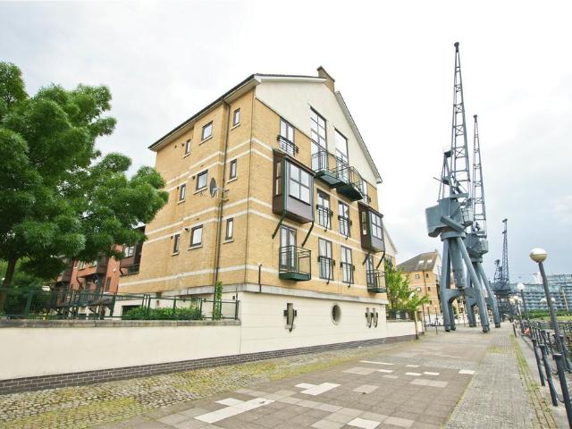 Boleyn House, 6 Southey Mews, London. 2 bed flat to rent £1,900 pcm £438 pw