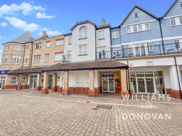 Boleyn House, Roche Close, Rochford SS4, 2 bed flat to rent, £1,200 pcm | PrimeLocation