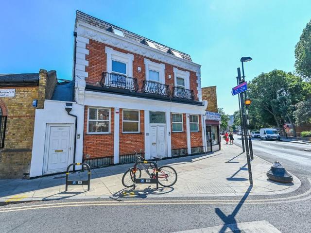 Boleyn Road, Stoke Newington, London. 2 bed maisonette to rent £3,750 pcm £865 pw