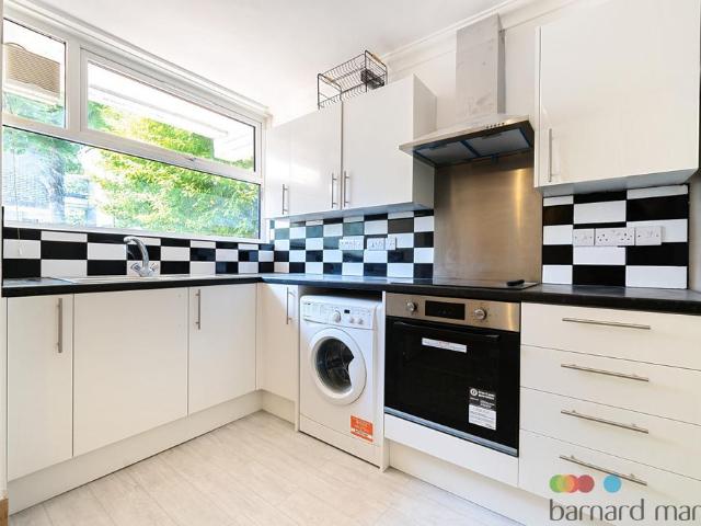 Bolingbroke Walk, London 4 bed house to rent £3,750 pcm £865 pw