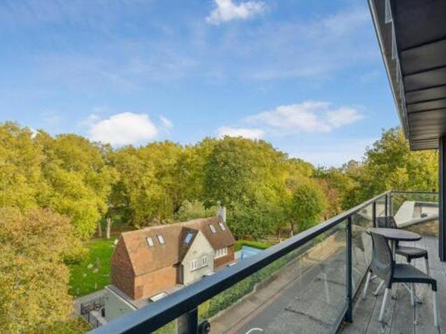 Bolingbroke Grove, London, 2 Bedroom Flat