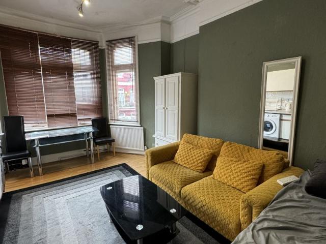 Bolingbroke Road, London W14, 1 bed flat to rent, £1,360 pcm | PrimeLocation