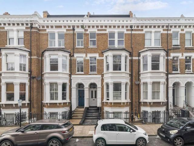 Bolingbroke Road, London W14 2 bed flat to rent £2,600 pcm £600 pw