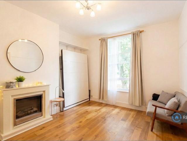 Bolingbroke Road, London, W14 Studio to rent £1,550 pcm £358 pw