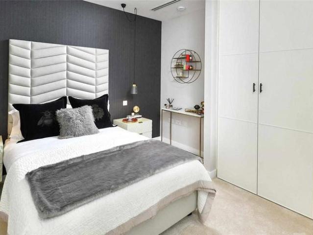 Bollinder Place, Valencia Tower, 250. 2 bed apartment to rent £4,000 pcm £923 pw