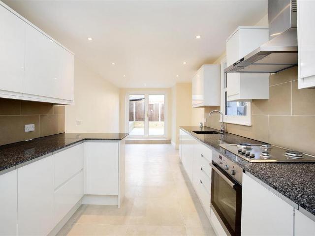 Bollo Bridge Road London 1 bed apartment to rent £1,950 pcm £450 pw