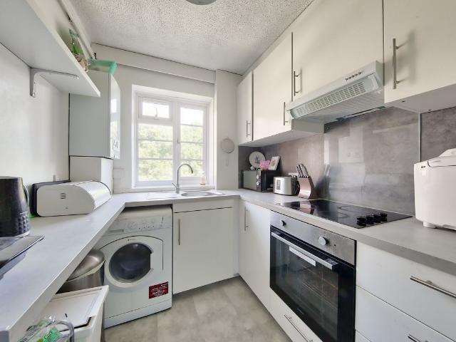 Bollo Lane, Acton W3, 2 bed flat to rent, £1,950 pcm | PrimeLocation