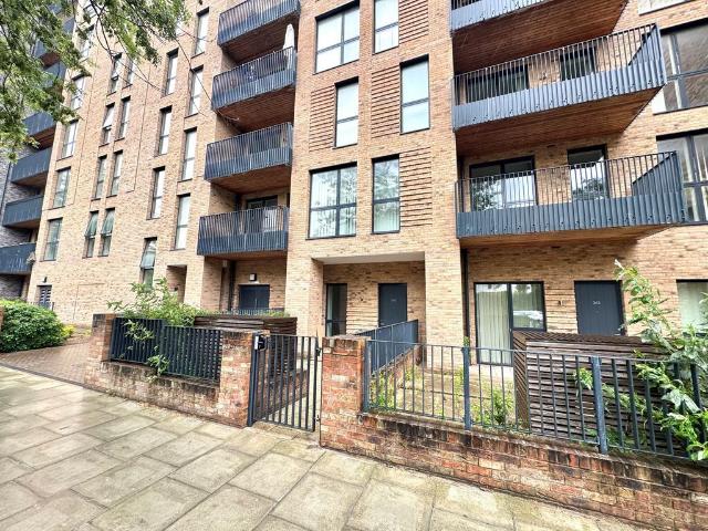 Bollo Lane, Acton W3, 3 bed flat to rent, £2,800 pcm | PrimeLocation