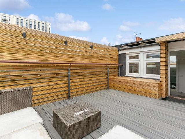 Bollo Lane, London 2 bed flat to rent £2,600 pcm £600 pw