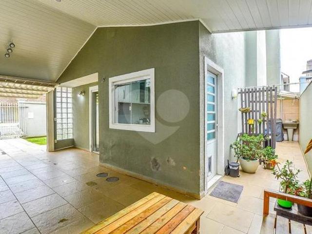 Boqueirão Sorado triplex com 3 quartos sendo 1 suite 4 vagas 150m2 de area construida