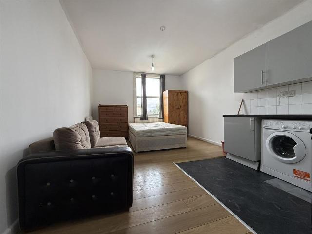 Borthwick Mews, London E15, Studio to rent, £1,150 pcm | PrimeLocation