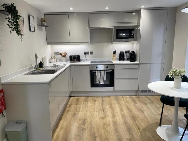Border Rd SE26 1 bed flat to rent £1,600 pcm £369 pw
