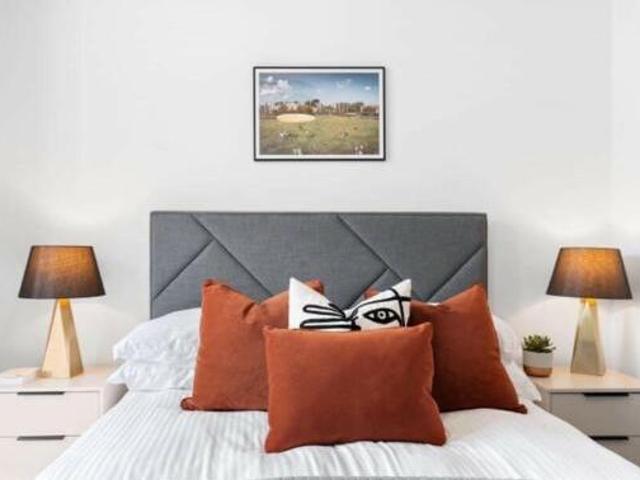 Borders Lane, Loughton, 2 Bedroom Apartment